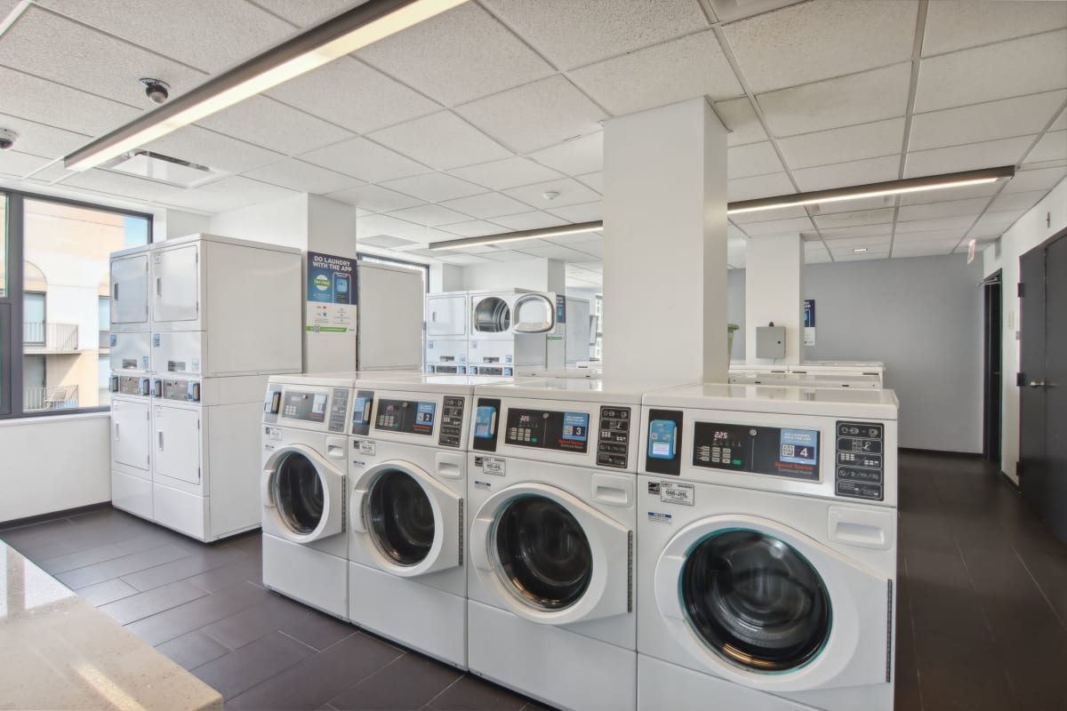 West77 Apartments in Chicago, IL | Property Details