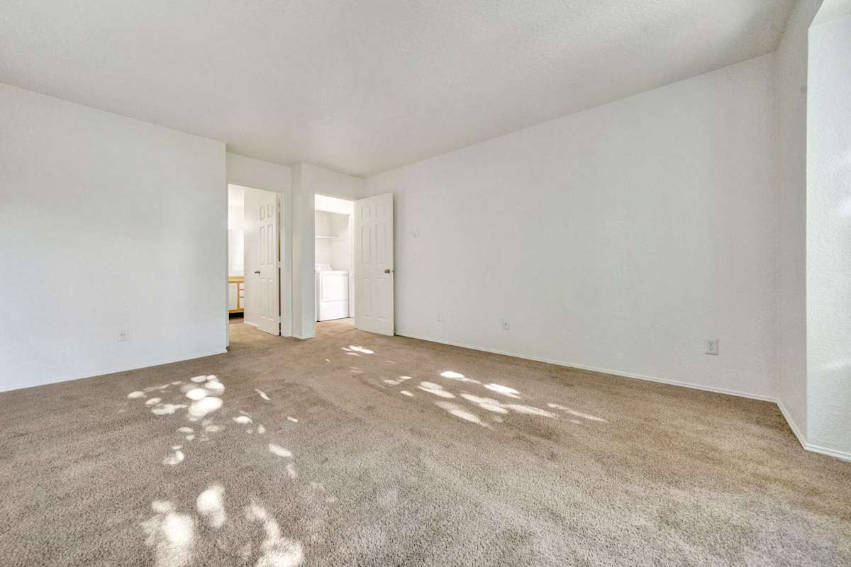 Photo Gallery of Hampton Ridge Apartments in Tigard Oregon