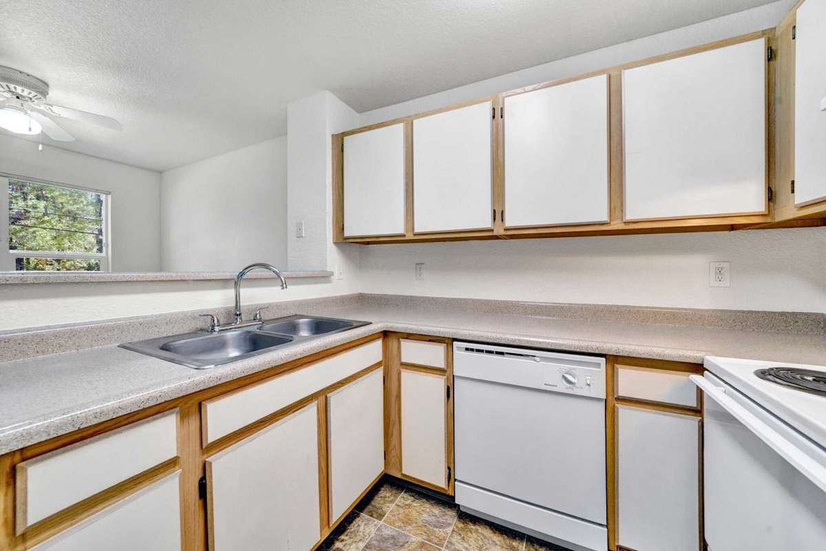 Photo Gallery of Hampton Ridge Apartments in Tigard Oregon