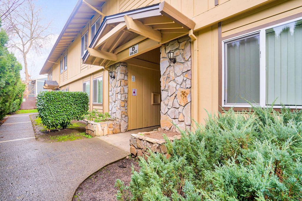 Photos and Video of Maple Terrace Apartments in Hillsboro, OR