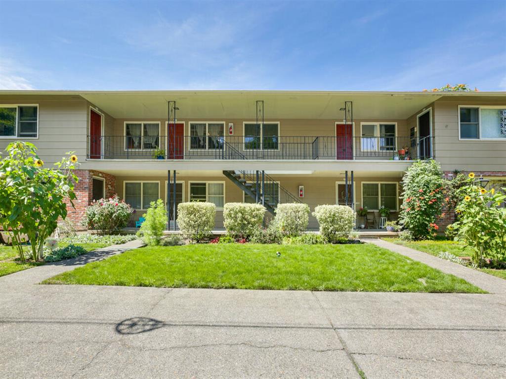 Monroe Manor Apartments in Oregon City, OR Photo Gallery