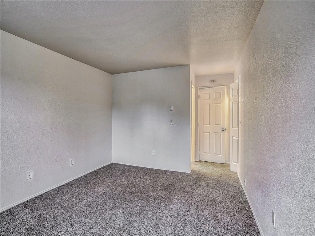 Photos and Video of Hampton Ridge Apartments in Tigard, OR