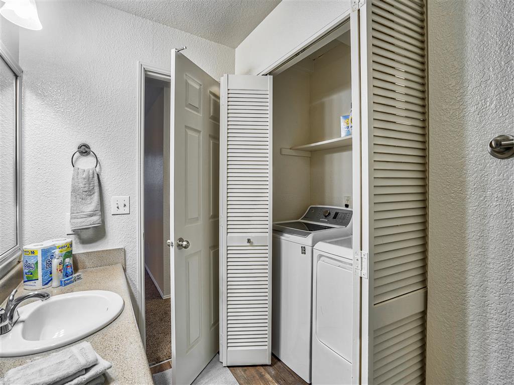 Photos and Video of Hampton Ridge Apartments in Tigard, OR