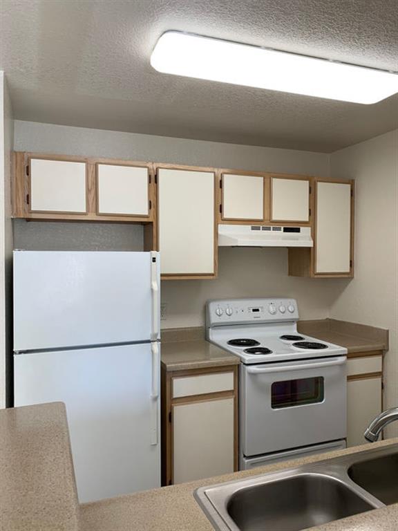 Photos and Video of Hampton Ridge Apartments in Tigard, OR