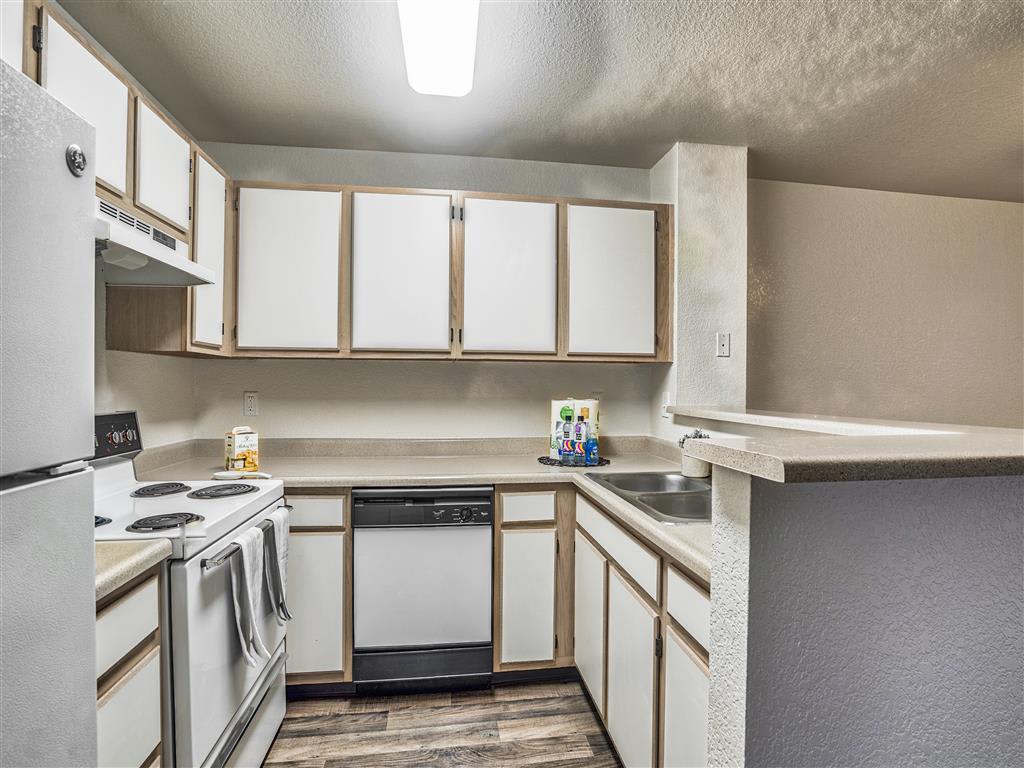 Photos and Video of Hampton Ridge Apartments in Tigard, OR