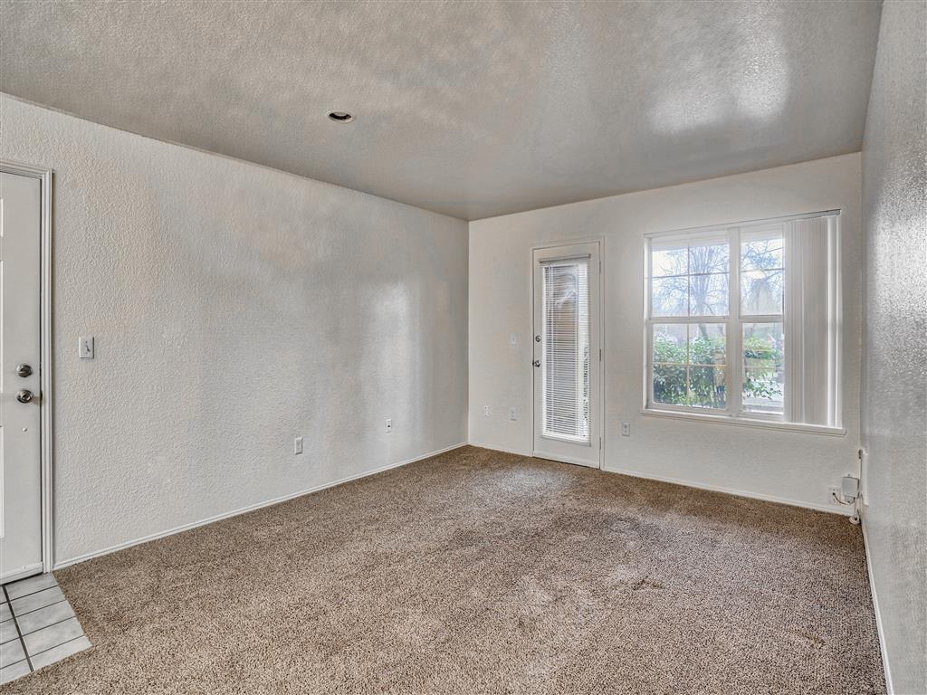 Photos and Video of Hampton Ridge Apartments in Tigard, OR