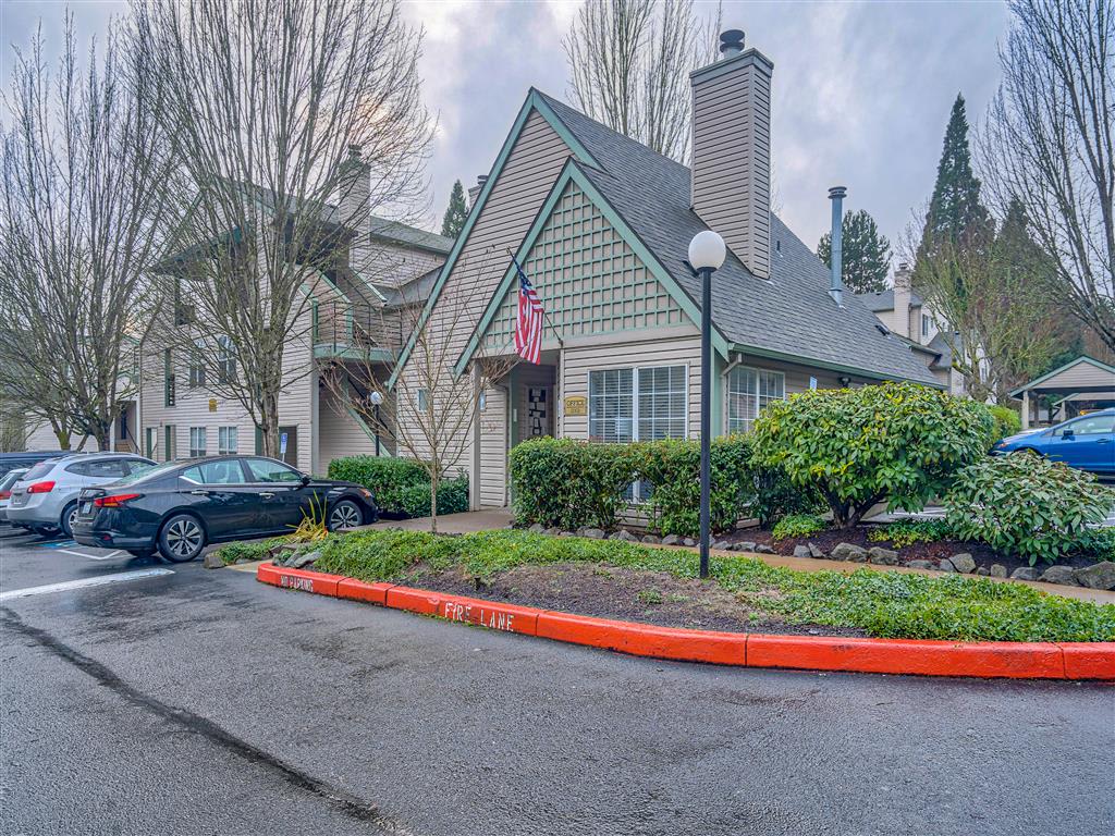 Photos and Video of Hampton Ridge Apartments in Tigard, OR