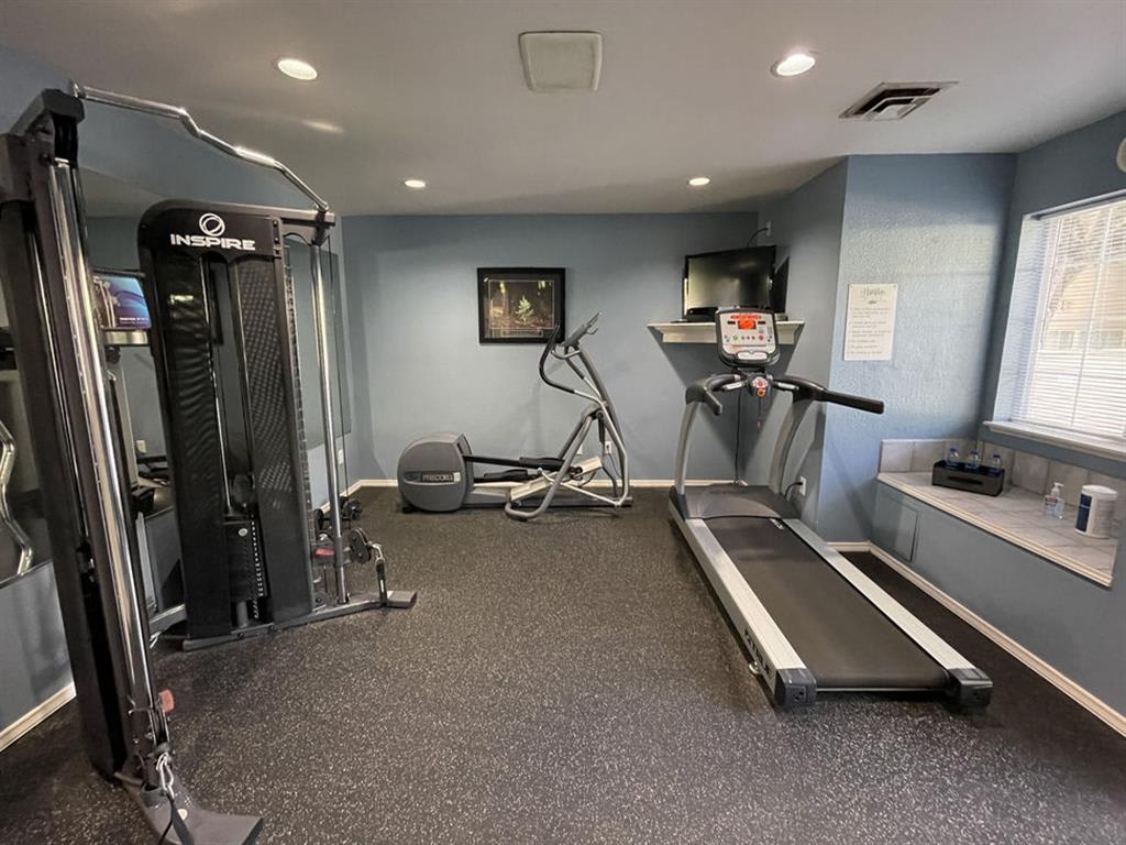 Photos and Video of Hampton Ridge Apartments in Tigard, OR