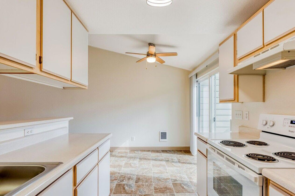 Photos and Video of Willamette Falls Court Apartments in Oregon City, OR