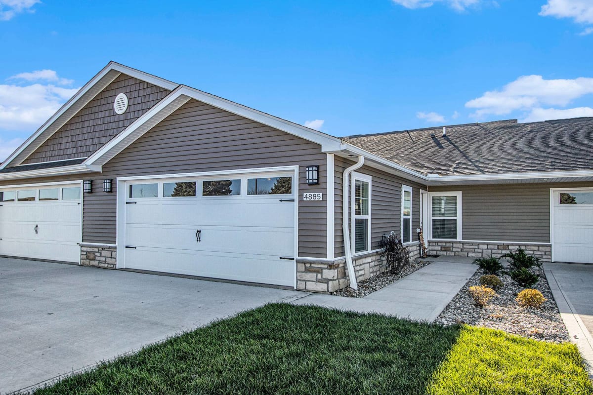 Redwood Aurora Photos | View Aurora IL apartment rentals images