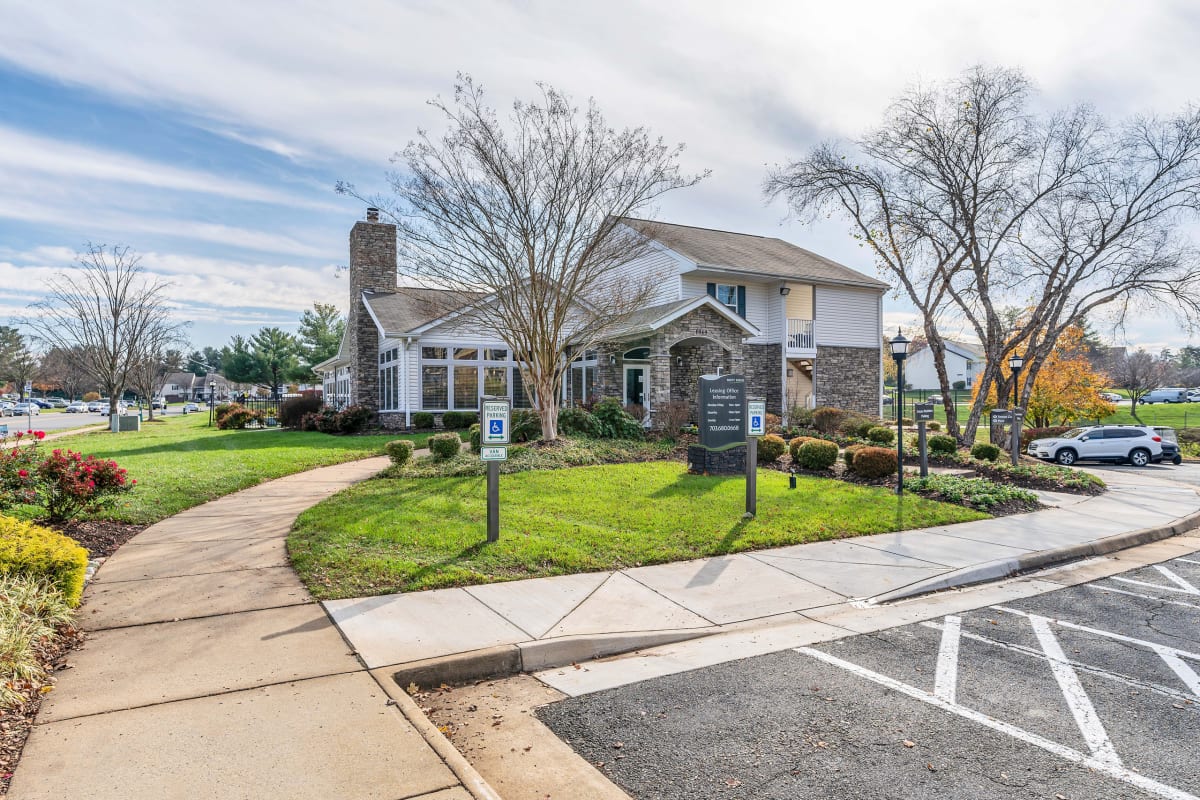 Neabsco, VA Apartments | Misty Ridge Apartments