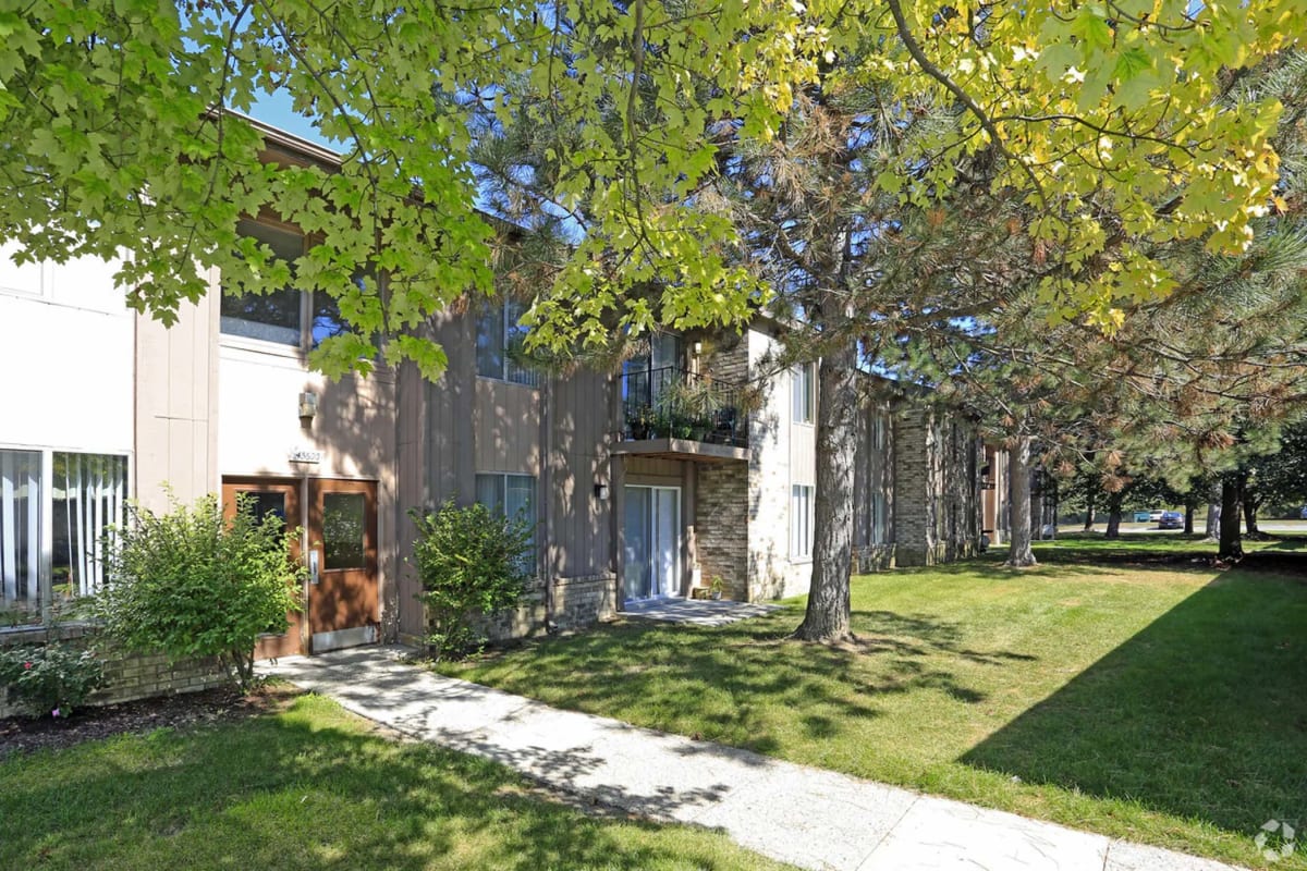 Photos and Video of Spring Hill in Shelby Twp, MI