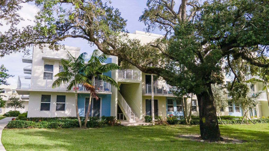 Photos and Video of Sunset Pointe I I Apartment Homes in Miami, FL