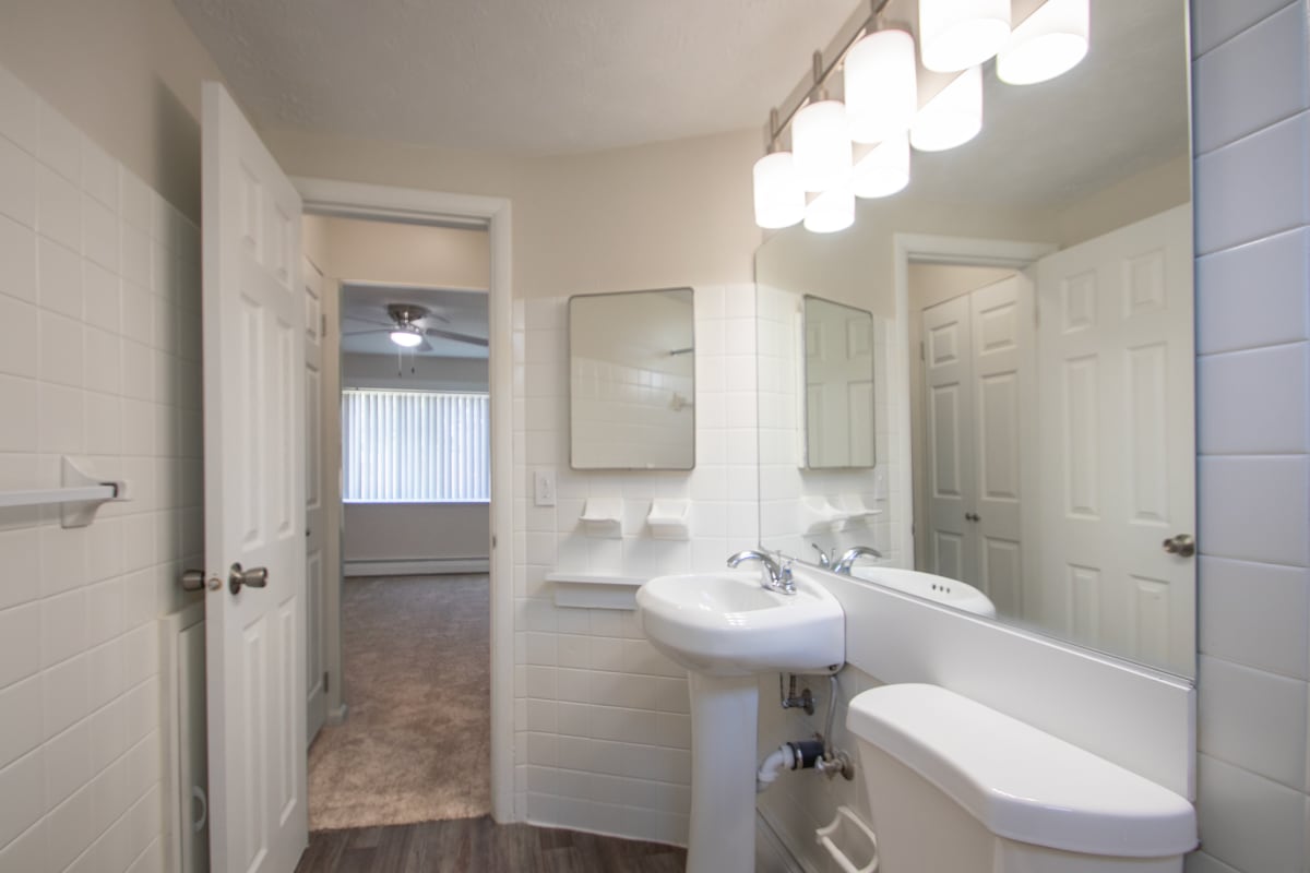Colonial Ridge Apartments | Photo Gallery of Our Pleasant Ridge ...