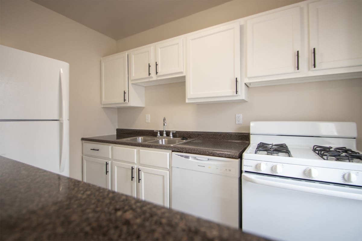 Colonial Ridge Apartments | Photo Gallery of Our Pleasant Ridge ...