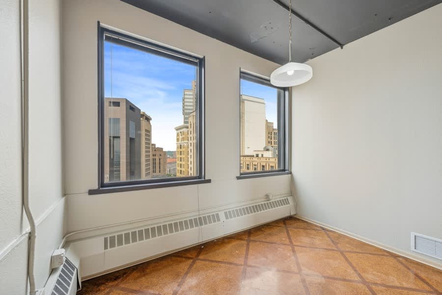Photos and Video of Commerce Building Apartments in St. Paul, MN