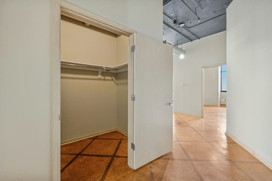 Photos and Video of Commerce Building Apartments in St. Paul, MN