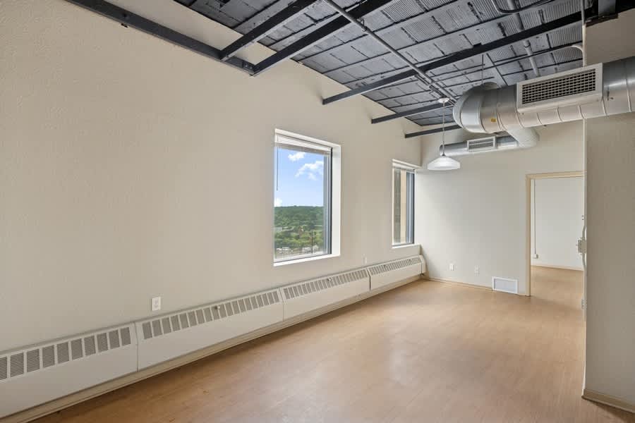Photos and Video of Commerce Building Apartments in St. Paul, MN