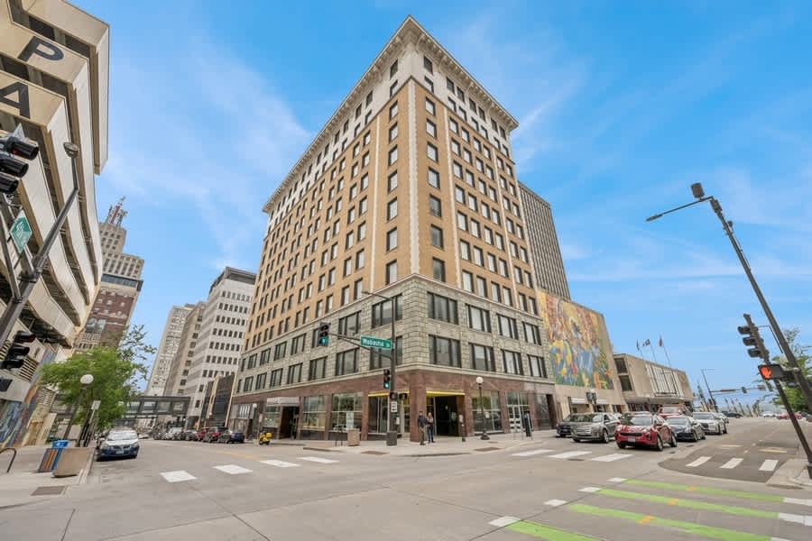 Photos and Video of Commerce Building Apartments in St. Paul, MN