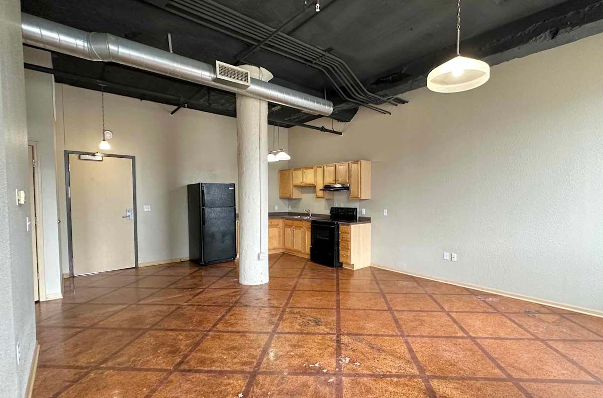 Photos and Video of Commerce Building Apartments in St. Paul, MN