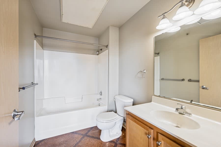 Photos and Video of Commerce Building Apartments in St. Paul, MN