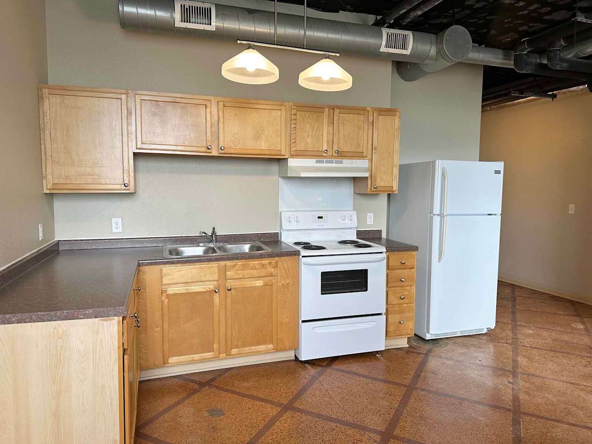 Photos and Video of Commerce Building Apartments in St. Paul, MN