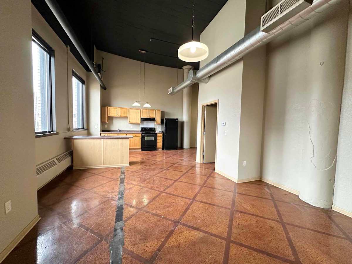 Photos and Video of Commerce Building Apartments in St. Paul, MN