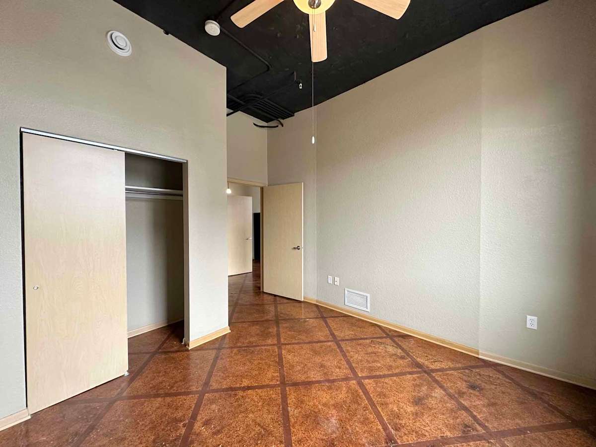Photos and Video of Commerce Building Apartments in St. Paul, MN