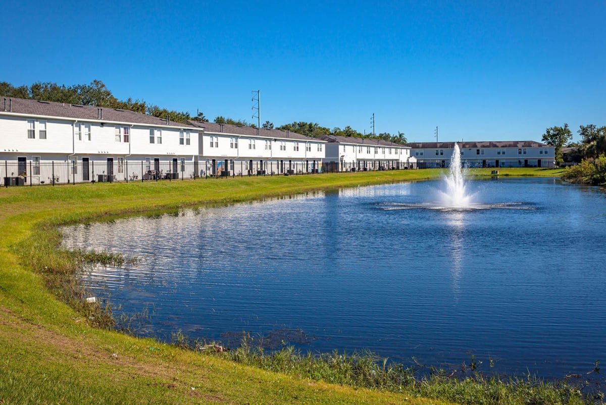 Affordable Townhomes for Rent in Orlando, FL | Landon Trace Townhomes