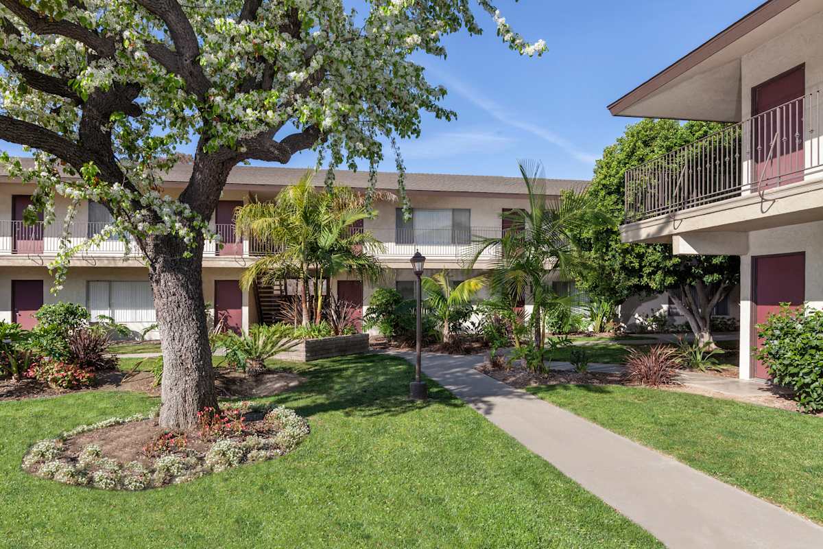 Property details for Casa De Portola Apartments from FDC Management, Inc.
