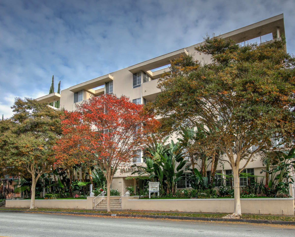 Photos and Video of Spalding Towers in Beverly Hills, CA