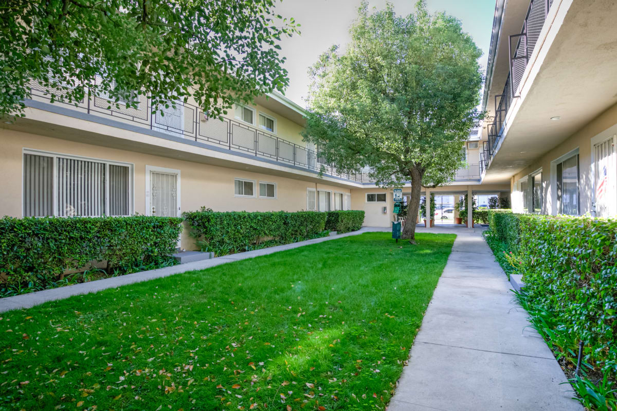 Photos and Video of Sherman Oaks Towers in Sherman Oaks, CA