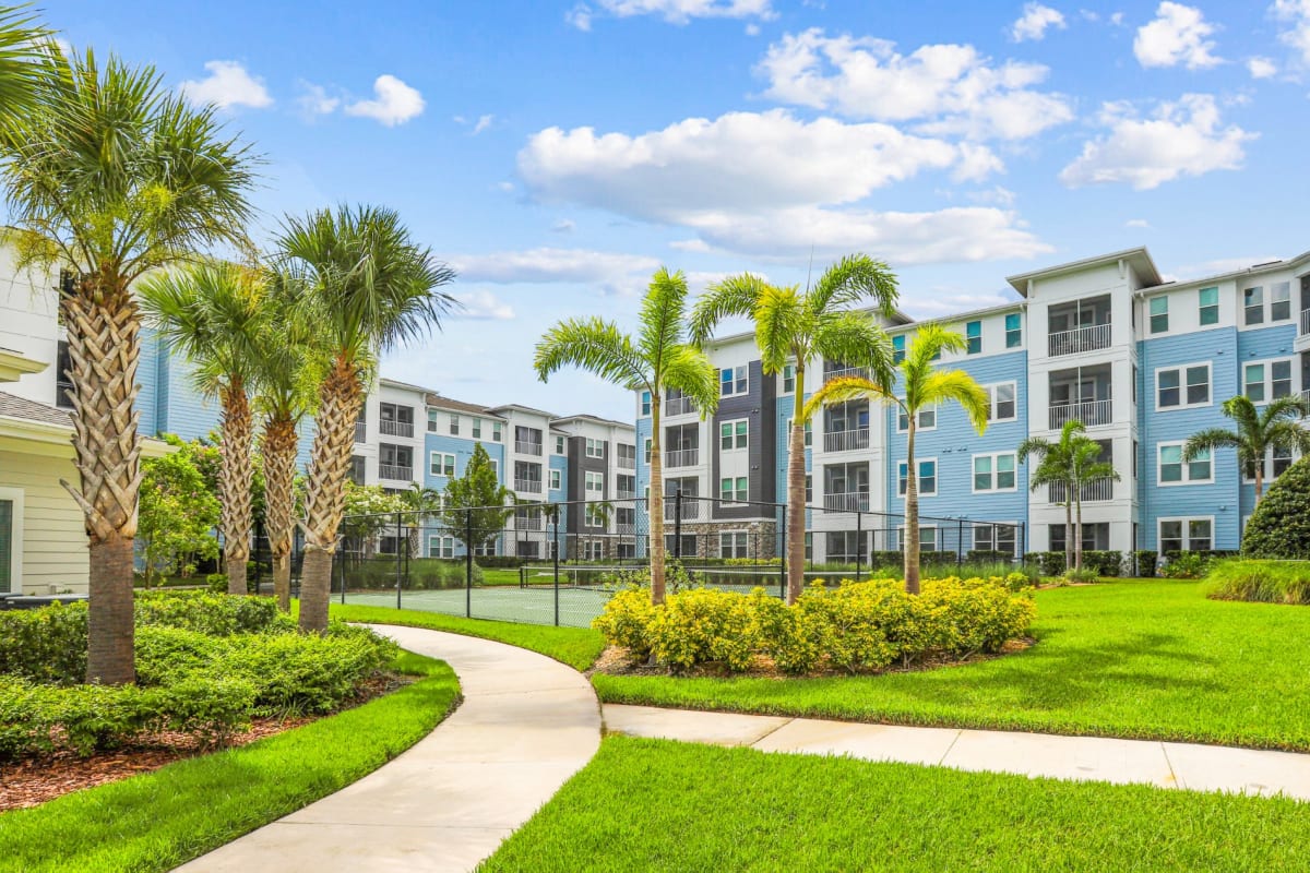 Photo Gallery | Dunedin Commons Apartments in Dunedin, FL