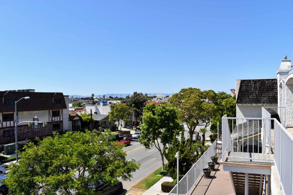 Photos and Video of 810 Main Street Apartments in El Segundo, CA