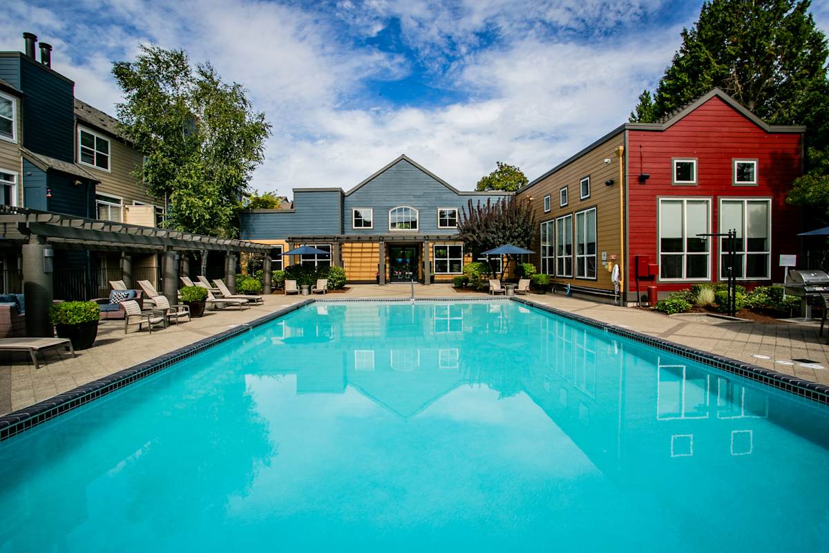 The Colonnade Luxury Townhome Rentals Photos | Apartments Near Portland