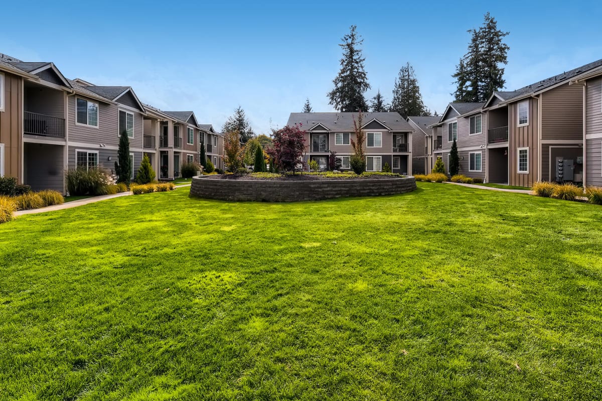 View Photos of 5100 Summit Apartments in Tacoma, Washington