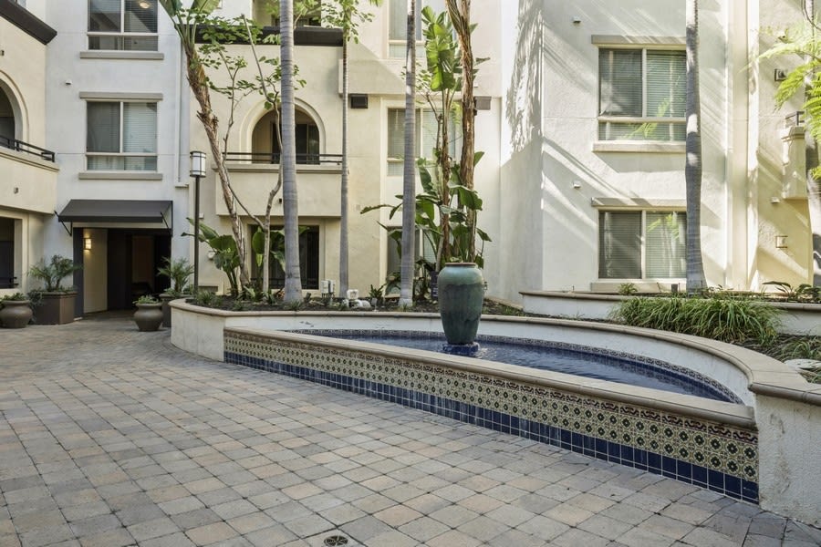 Northridge Apartments | Apartments CSUN | Meridian Place Northridge