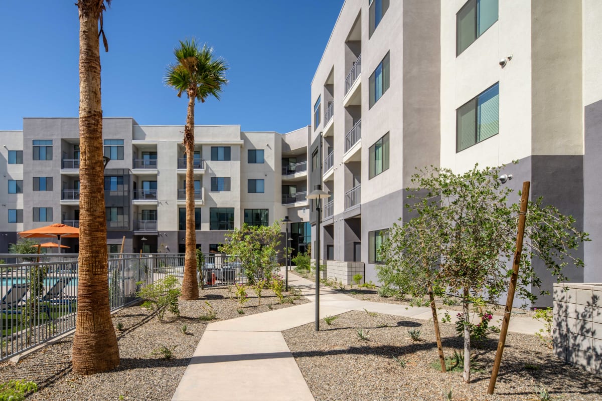 Tempe, AZ Apartments | NOVO Broadway Apartments in Tempe | Tempe Broadway