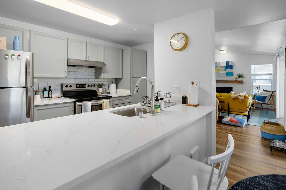 Photos and Video of Dockside Apartments in Kent, WA