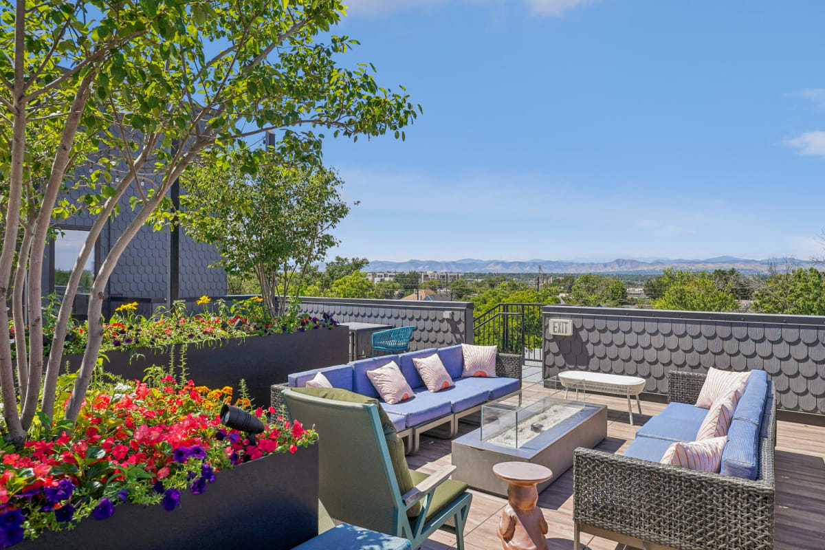 Neon Local Apartments | Denver for Rent | Apartments South Broadway