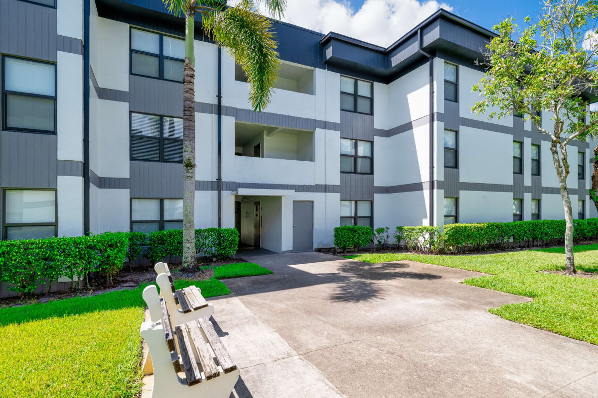 Apartments for Rent in Hollywood, FL | Halcyon