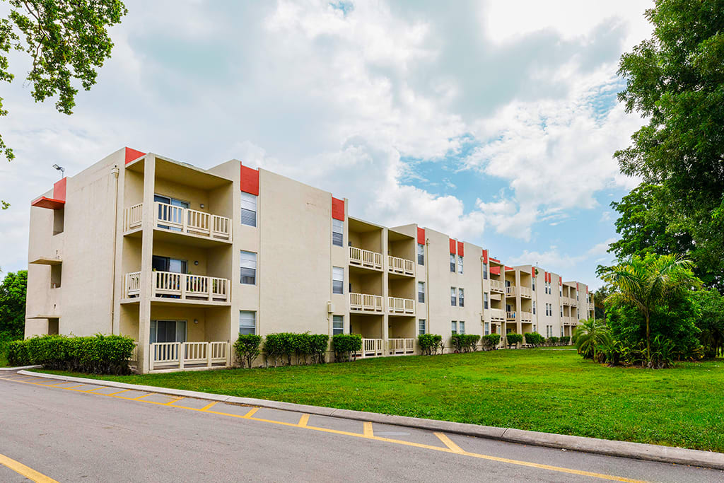 Photos of Cambridge Square Lauderdale| Apts in Lauderdale