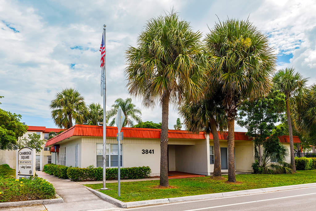 Photos of Cambridge Square Lauderdale| Apts in Lauderdale