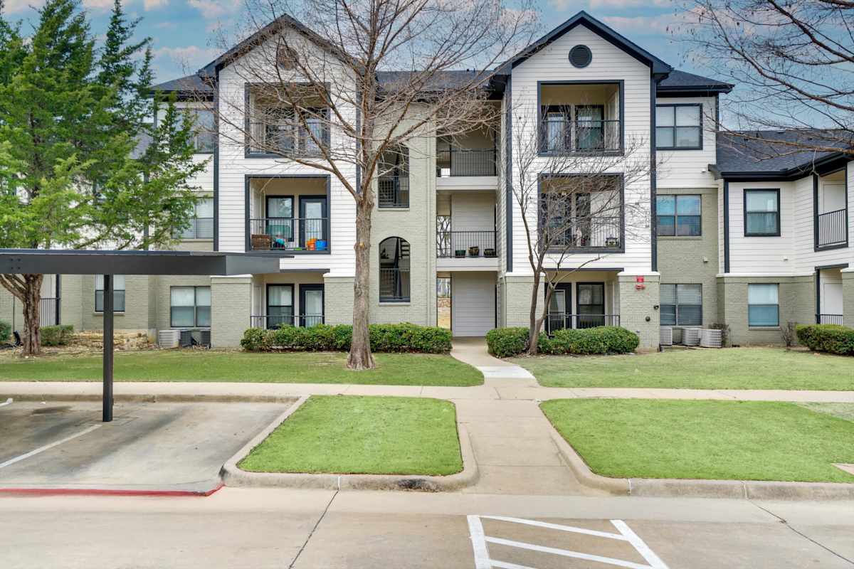 Photos and Video of Lost Spurs Ranch Apartments in Roanoke, TX