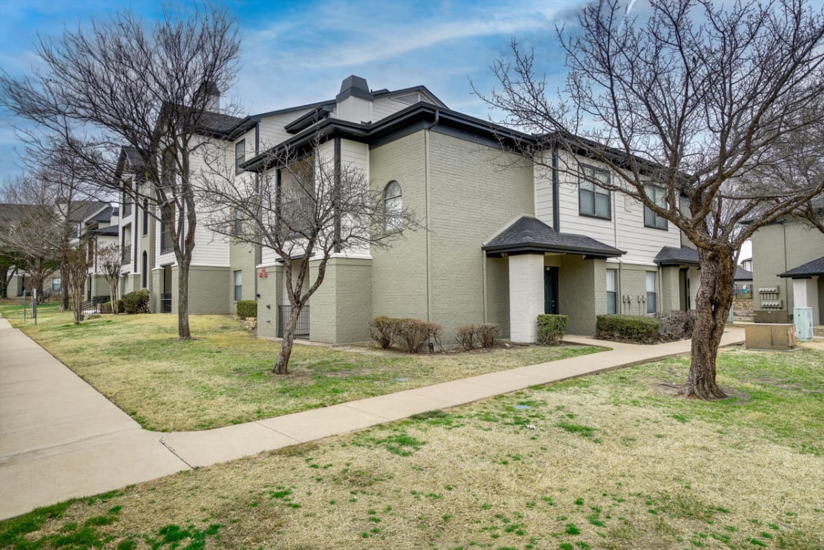Photos and Video of Lost Spurs Ranch Apartments in Roanoke, TX
