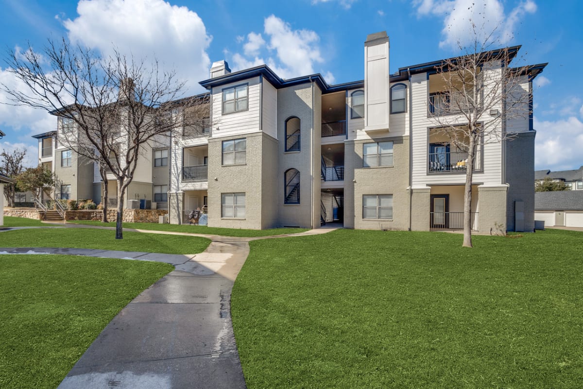 Photos and Video of Lost Spurs Ranch Apartments in Roanoke, TX