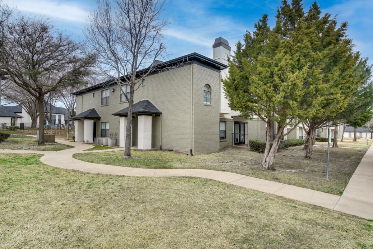 Photos and Video of Lost Spurs Ranch Apartments in Roanoke, TX