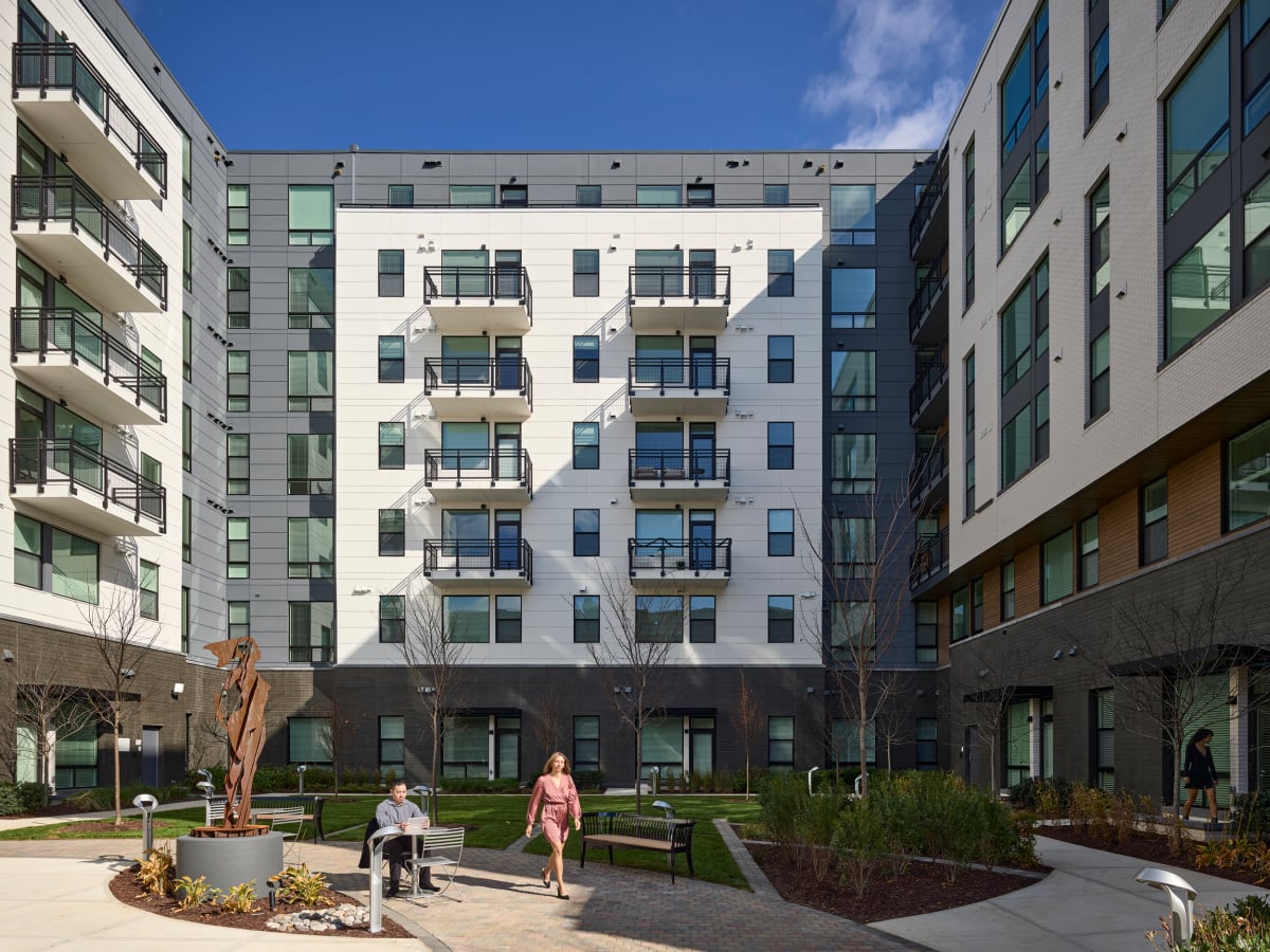 Apartments for Rent in Herndon, VA | Makers Rise