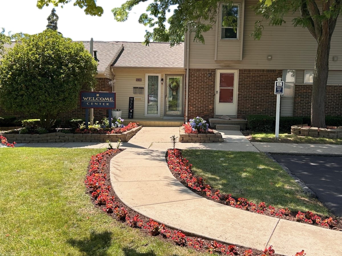 Photos and Video of Edgemont Park Townhomes in Grand Blanc, MI