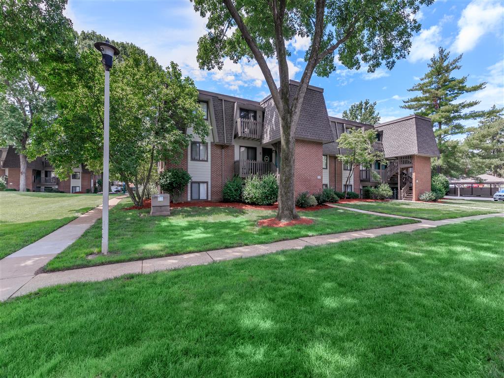 Photo Gallery | Kensington West Apartments in Ballwin, MO